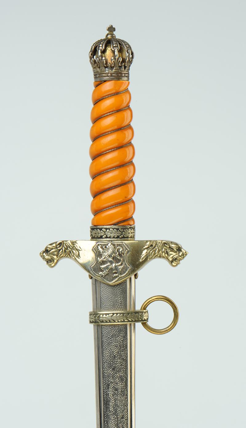 DAGUE D’OFFICIER DE LA CROIX ROUGE BULGARE AVEC SUSPENTE, vers 1935.