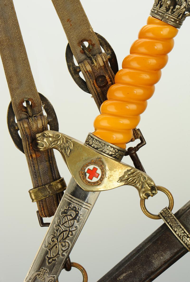 DAGUE D’OFFICIER DE LA CROIX ROUGE BULGARE AVEC SUSPENTE, vers 1935.