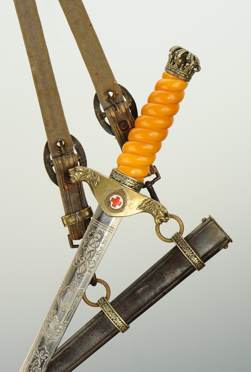 DAGUE D’OFFICIER DE LA CROIX ROUGE BULGARE AVEC SUSPENTE, vers 1935.