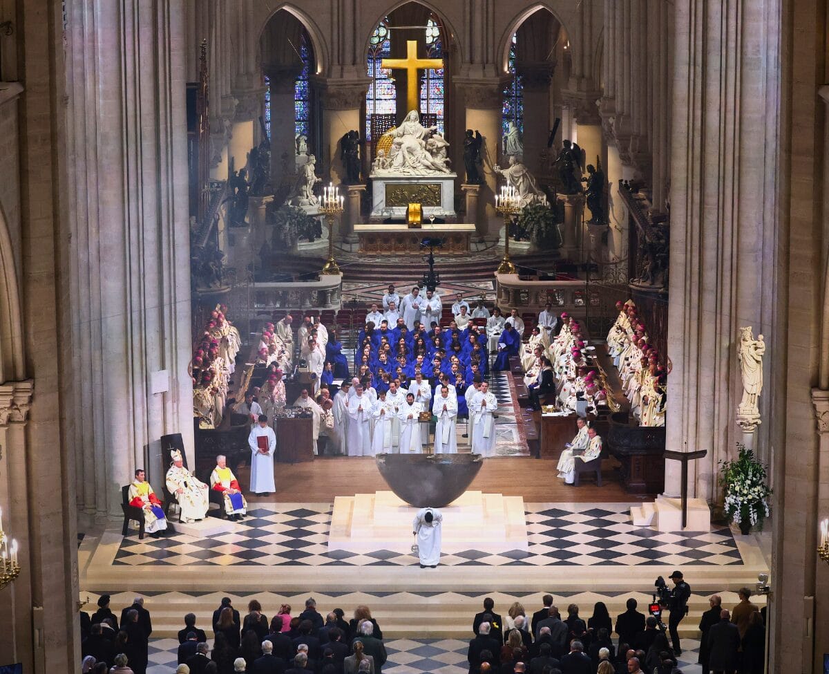 Masses and services - Notre-Dame de Paris